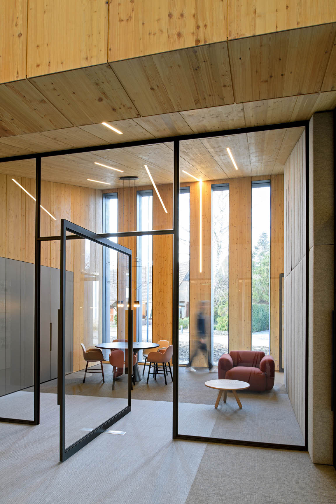 VEVS Interior Design - DTI GROUP OFFICE